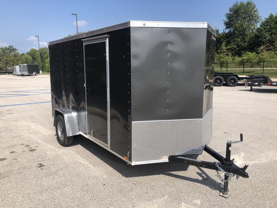 Remolque cerrado de un solo eje con plataforma en cuña RC Trailers RWT ...