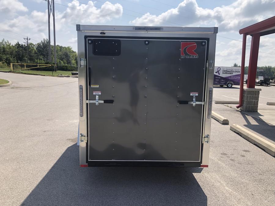 Remolque cerrado de un solo eje con plataforma en cuña RC Trailers RWT ...